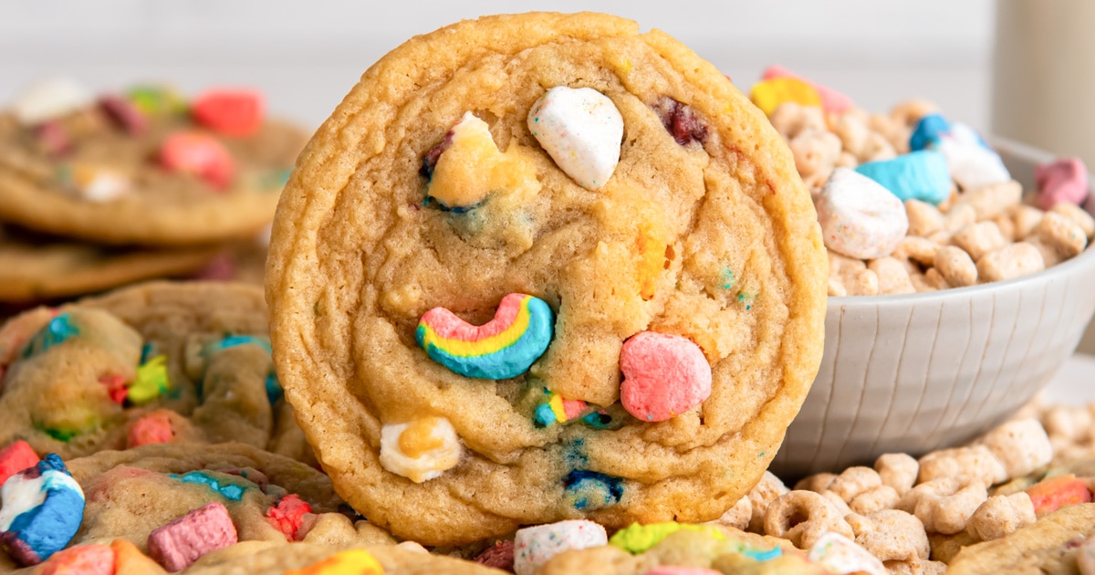 Lucky Charms Cookies (quick and easy)