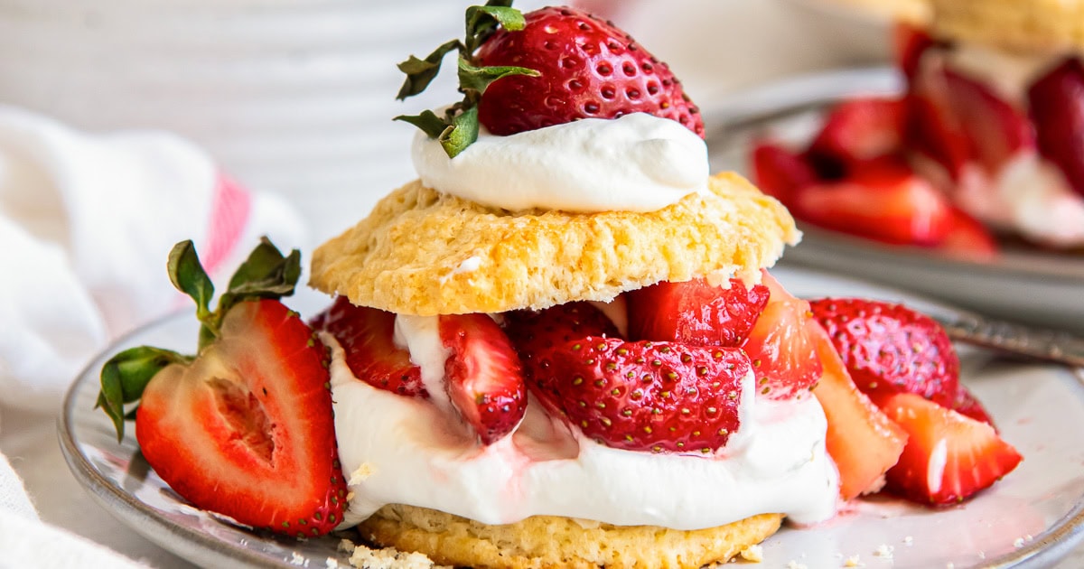 Easy Strawberry Shortcake (simple & delicious) – If You Give a Blonde a ...
